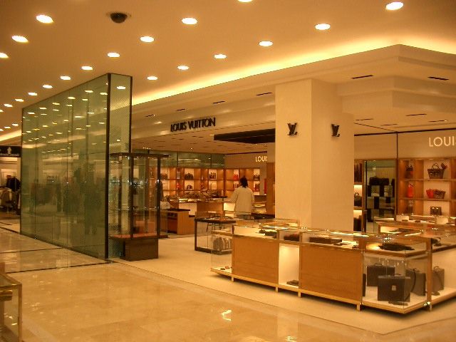 nKLOSURES – High End Retail