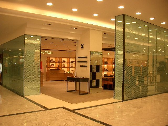 nKLOSURES – High End Retail