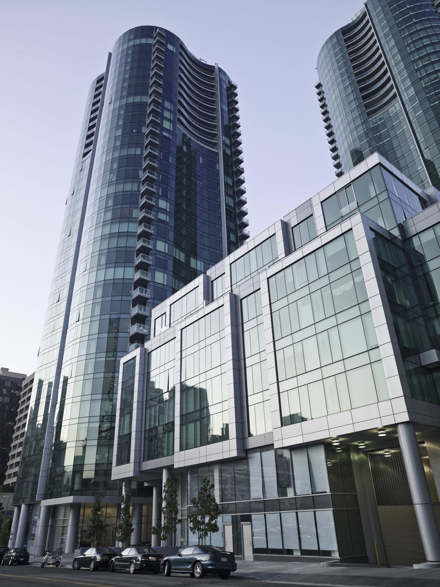 nKLOSURES – The Infinity Condominium